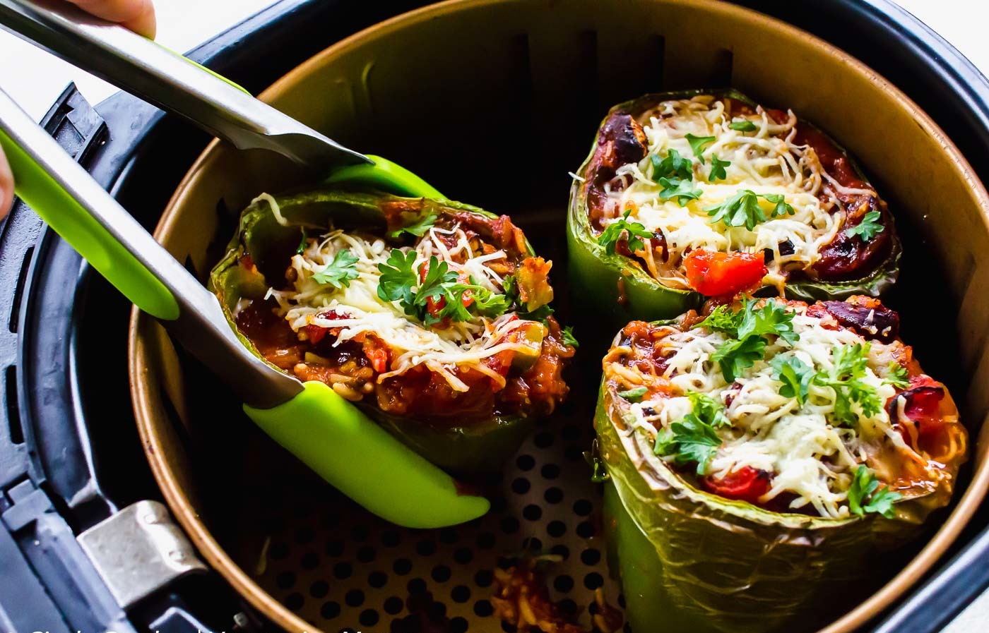 Friteza na vrući zrak i kako nas ona može spasiti od teških i masnih obroka